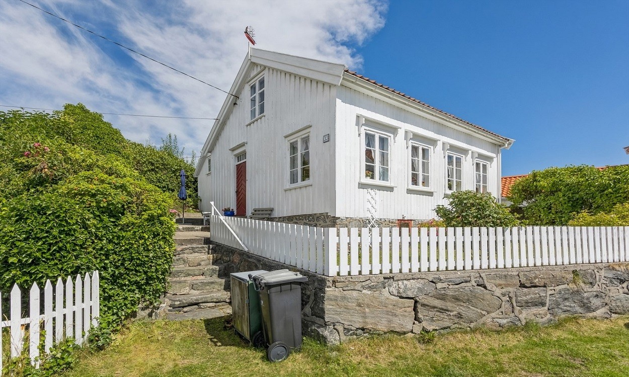 Beliggenheten helt nede ved sjøkanten er unik - DNB Nyheter