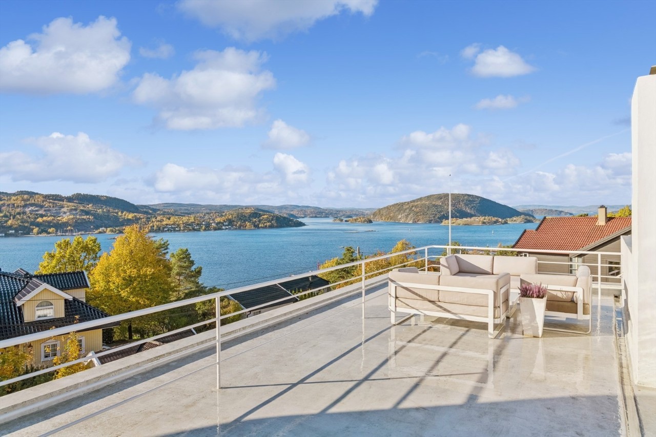 Unik designbolig med fantastisk fjordutsikt - DNB Nyheter