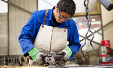 Norsk industriproduksjon fortsetter i stabilt sideleie - DNB Nyheter