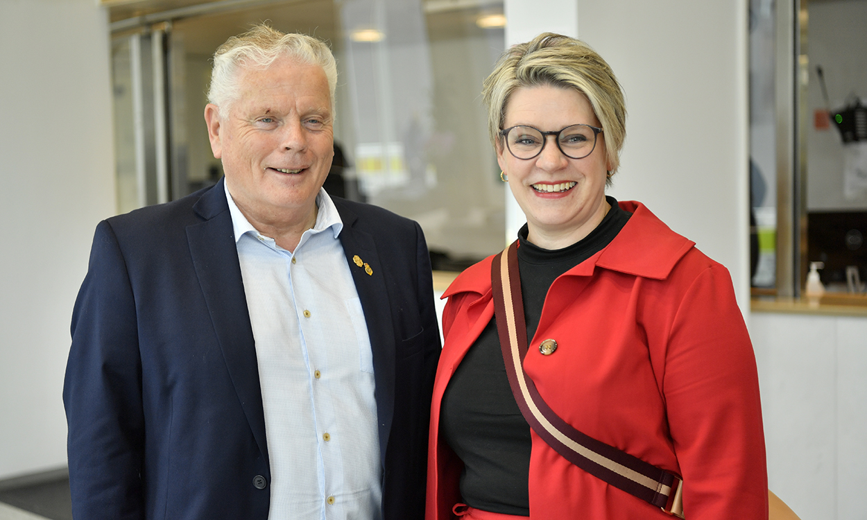 Så mye økes grunnbeløpet i folketrygden med - DNB Nyheter