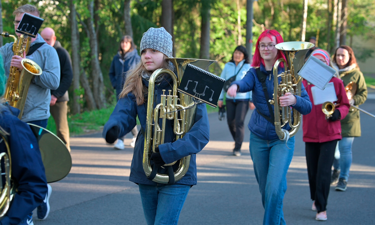 Sparebankstiftelsen DNB støtter korpsene - DNB Nyheter